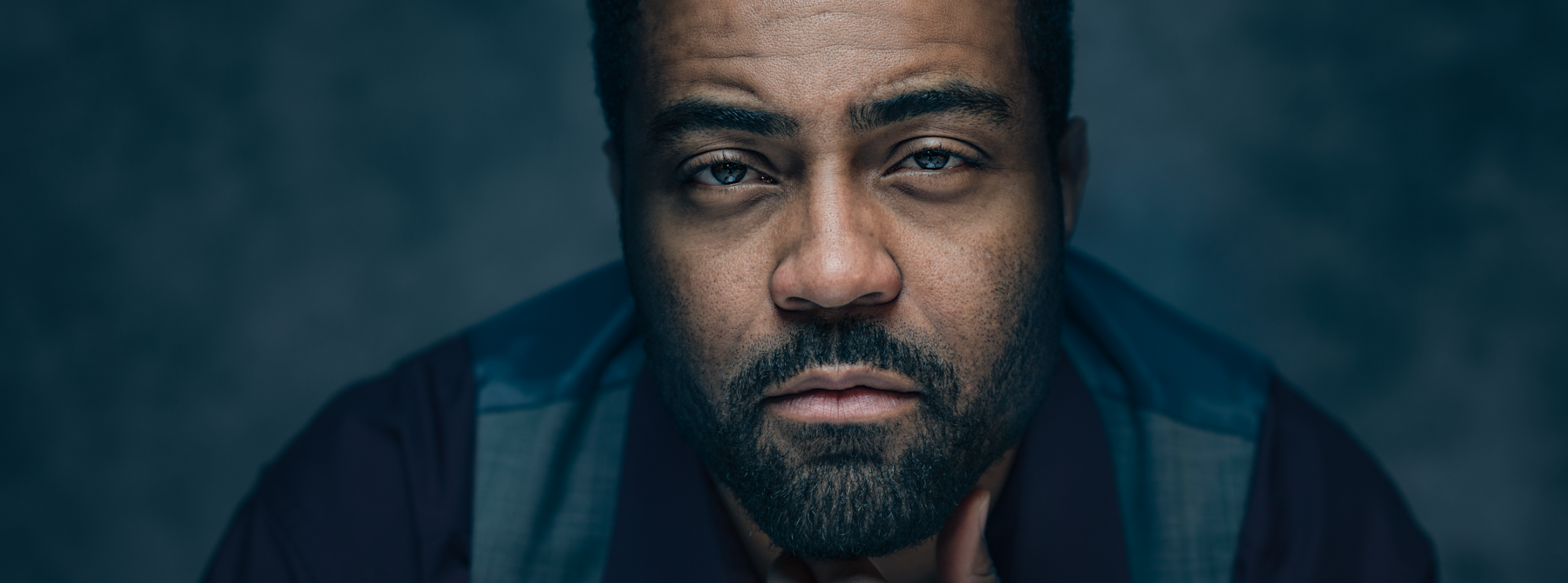 Glyn Dewis | No Studio, No Problem: Classic Portraits with Minimal Kit ...